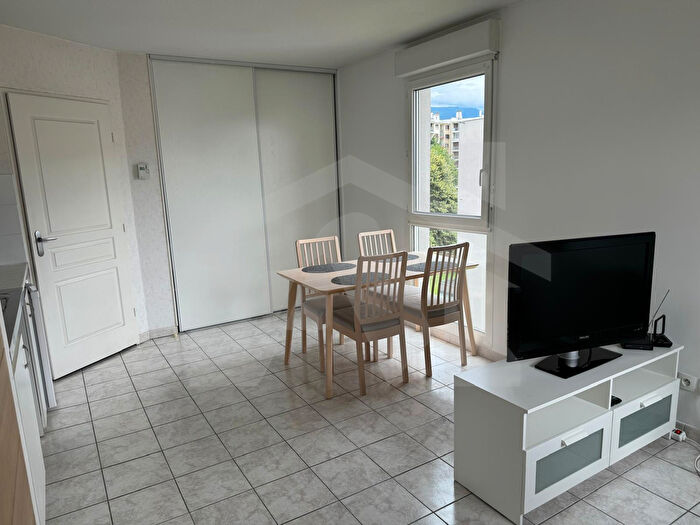 Appartement à louer - Saint-Martin-dHères, Centre-ville - 1 pièce - 1 chambre