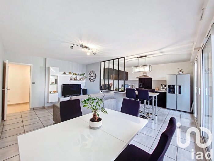 Appartement à vendre - Décines-Charpieu, Berthaudière - 3 pièces - 2 chambres