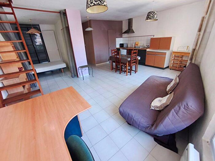 Appartement 1 pièce à Cinq Avenues, Marseille 4ème arrondissement, à louer