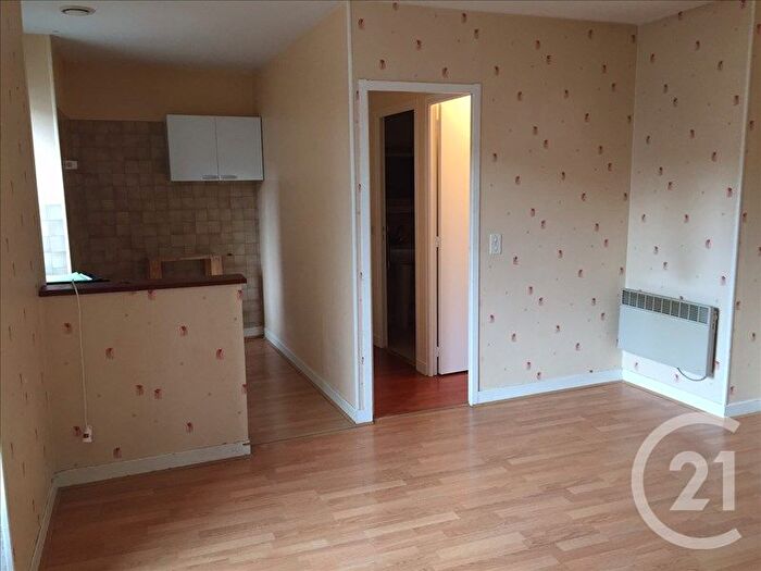 Appartement à louer - Issoudun, Centre-ville, Gare, Pucelles - 2 pièces - 1 chambre