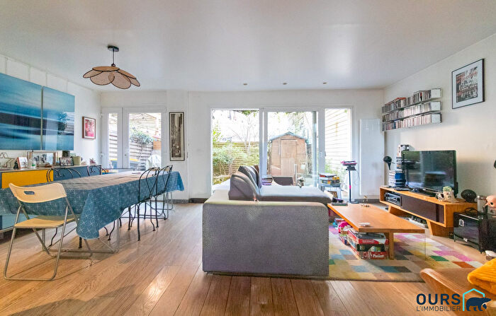 Maison à louer - Saint-Denis, République, Gare - 5 pièces - 2 chambres