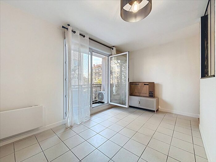 Appartement à louer - Monplaisir Lumière, Lyon ème arrondissement - 1 pièce - 1 chambre