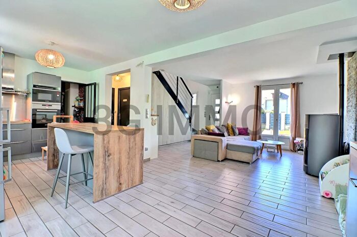 Maison à vendre - Verneuil-en-Halatte - 7 pièces - 4 chambres