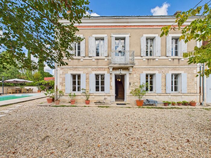 Maison à vendre - Montpon-Ménestérol - 15 pièces - 6 chambres