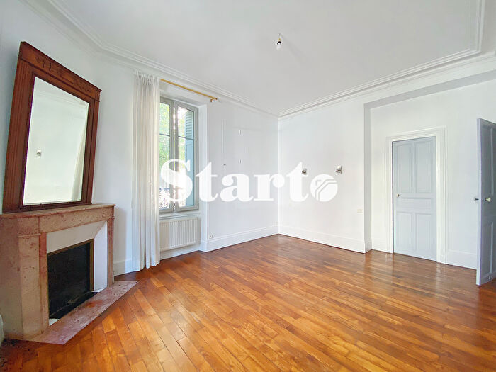 Appartement à louer - Dijon, Centre-ville - 3 pièces - 2 chambres