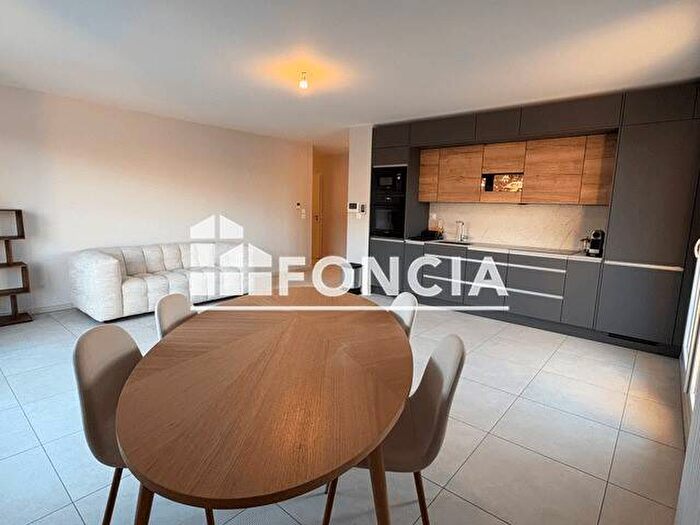 Appartement à louer - Sud Ouest, Divonne-les-Bains - 4 pièces - 3 chambres