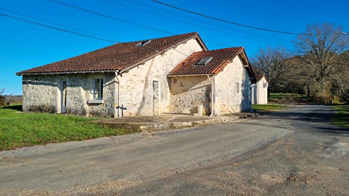 Maison à louer - Saint-Front-sur-Nizonne - 4 pièces - 3 chambres