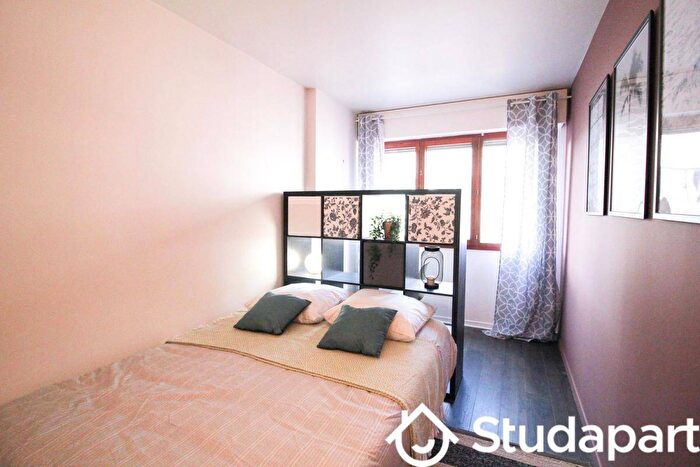 Appartement à louer - Rueil sur Seine-Plaine-Gare, Rueil-Malmaison - 1 pièce - 5 chambres