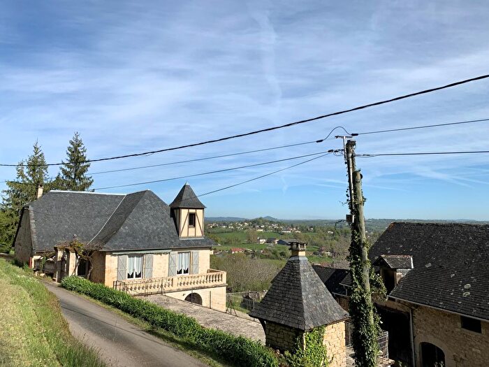 Maison à vendre - Saint-Cernin-de-Larche - 7 pièces - 4 chambres