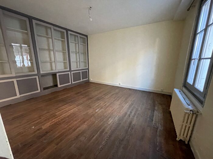 Maison à vendre - Vatan - 8 pièces - 4 chambres