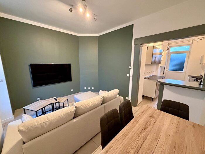 Appartement à louer - Château-Landon - 2 pièces - 1 chambre