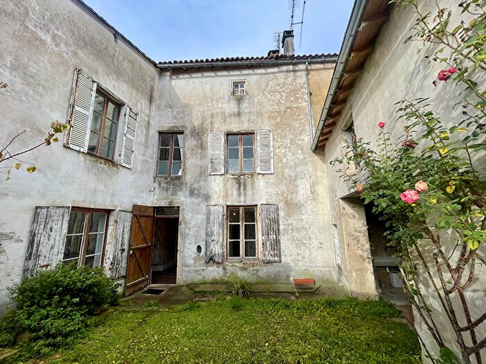 Maison à vendre - Chef-Boutonne - 7 pièces - 3 chambres