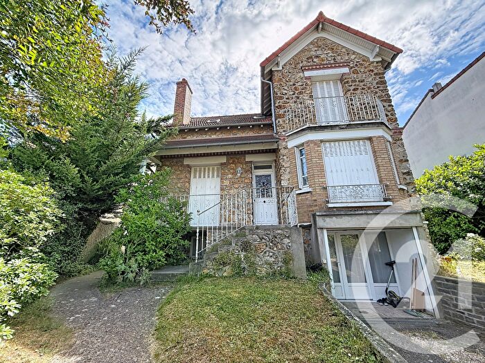 Maison 8 pièces à vendre à Sainte-Geneviève-des-Bois, Hôtel de Ville