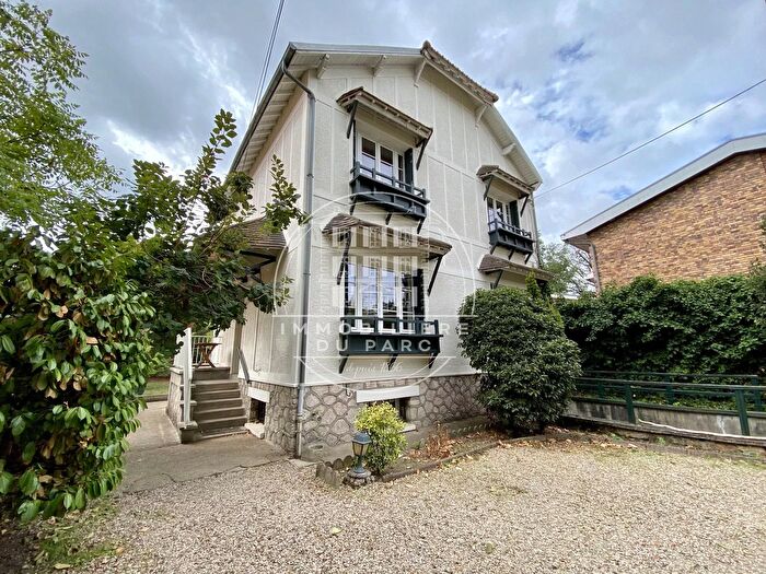 Maison à louer - Croissy-sur-Seine - 9 pièces - 5 chambres