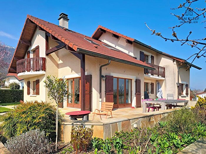 Maison à vendre - Thoiry - 8 pièces - 7 chambres