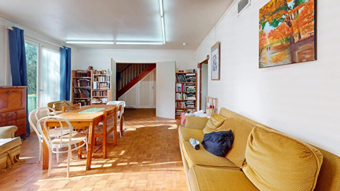 Maison à vendre - Le Mesnil-Saint-Denis - 6 pièces - 4 chambres