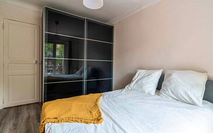 Appartement à louer - Trudaine-Maubeuge, Paris ème arrondissement - 2 pièces - 2 chambres