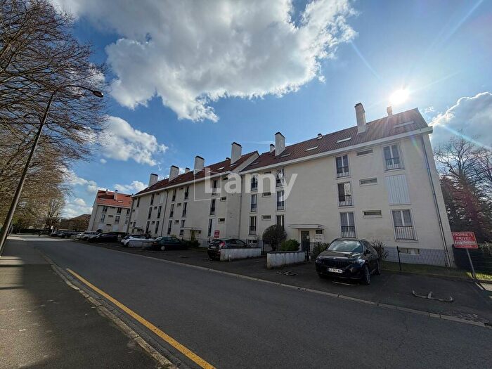 Appartement à louer - Les Lycées-La Forêt-Le Château, Chantilly - 3 pièces