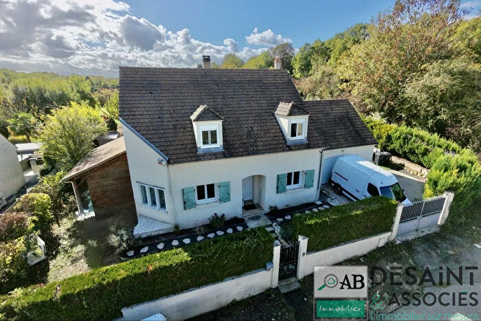 Villiers-sur-Morin : Maison 6 pièces à vendre