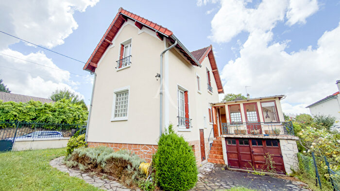 Maison 6 pièces à Montgeron, Centre-ville, Gare, à vendre