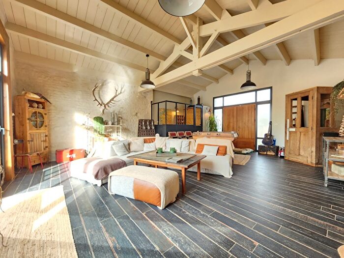 Maison 7 pièces à Croix-Chapeau, à vendre