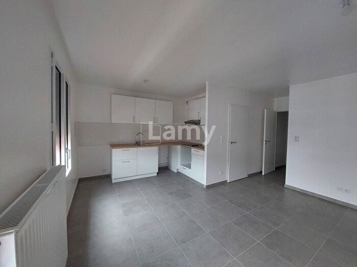 Appartement à louer - Saint-Fons - 3 pièces - 2 chambres