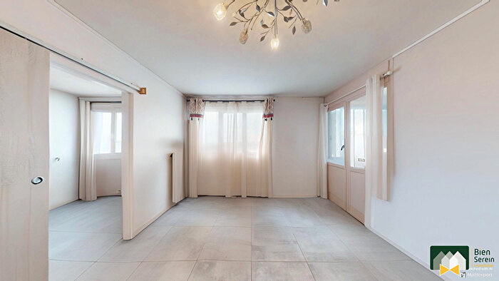 Appartement à vendre - Mainvilliers - 4 pièces - 3 chambres