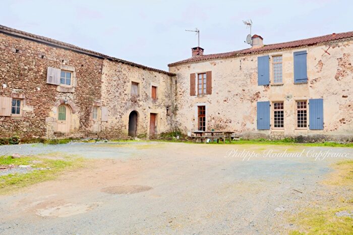 Maison à vendre - Mervent - 20 pièces - 6 chambres