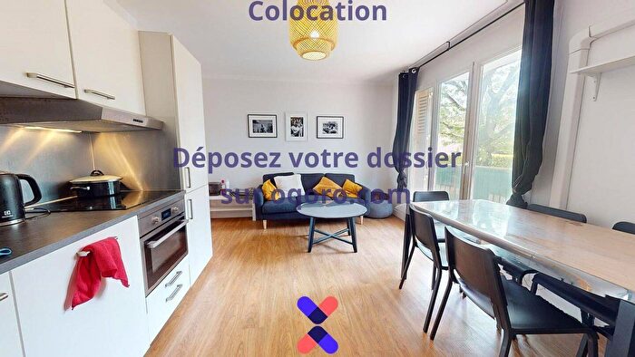 Appartement à louer - Les Genêts-Le Vinatier-Le Lessivas, Bron - 7 pièces - 6 chambres