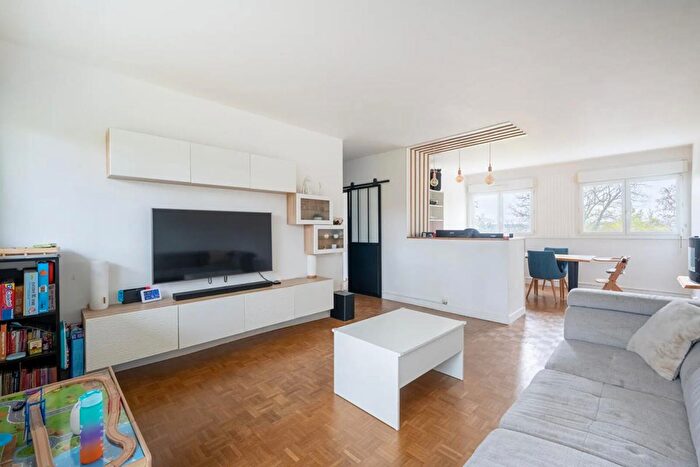Appartement 4 pièces à Aubergenville, à vendre