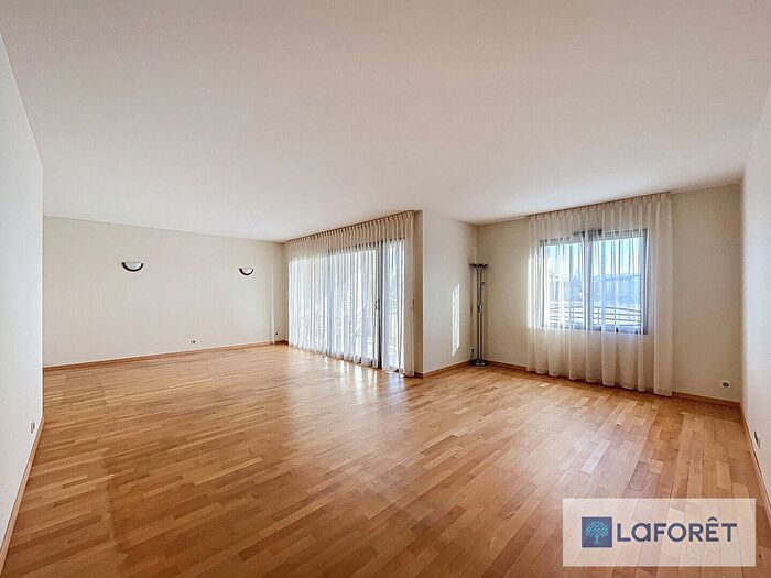 Appartement à louer - Ouest, Saint Genis Pouilly - 4 pièces - 3 chambres