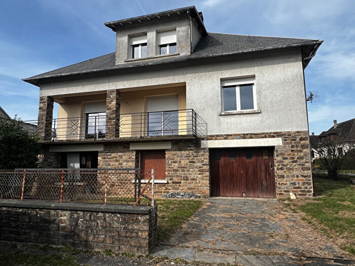 Maison à vendre - Jumilhac-le-Grand - 9 pièces - 5 chambres
