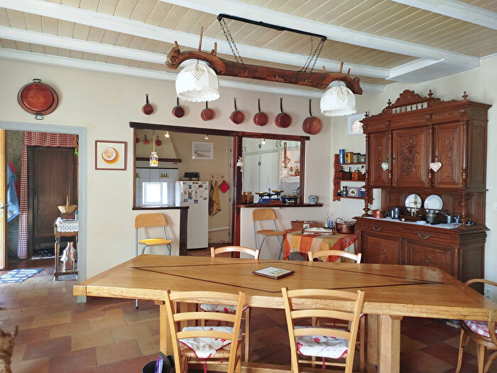 Maison à vendre - Soussac - 7 pièces - 4 chambres