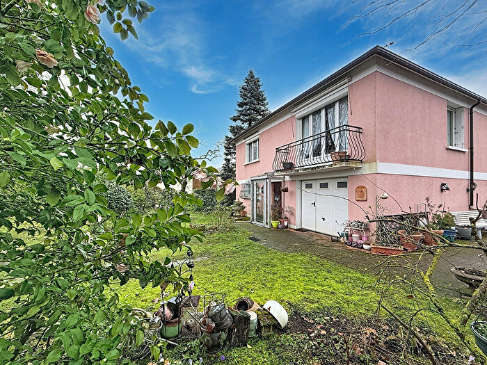 Maison à vendre - Nazelles-Négron - 5 pièces - 3 chambres