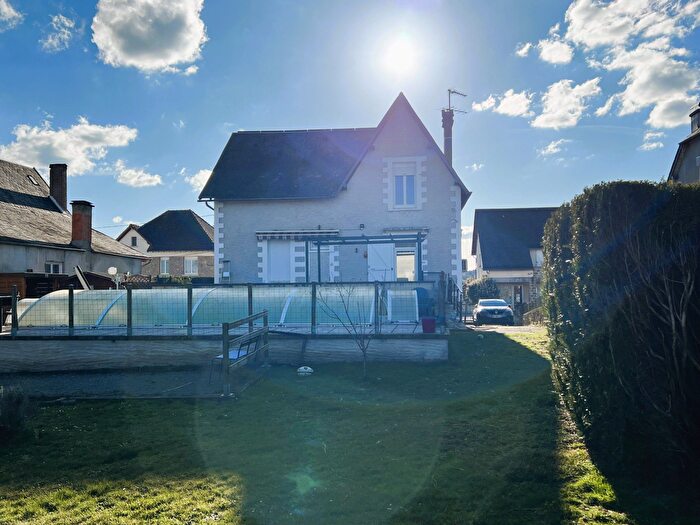 Maison à vendre - Saint-Priest-de-Gimel - 6 pièces - 4 chambres