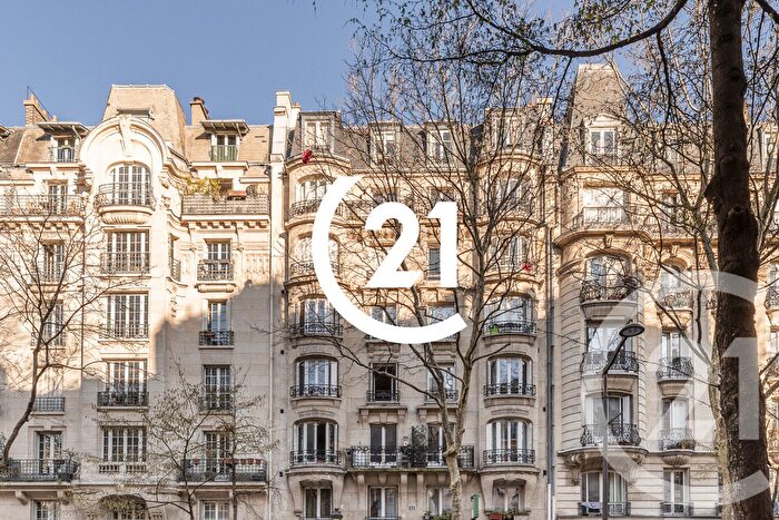 Appartement à vendre - Paris e , Barbès, Château Rouge - 4 pièces - 3 chambres