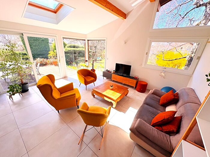 Maison à vendre - Seynod - 8 pièces - 5 chambres