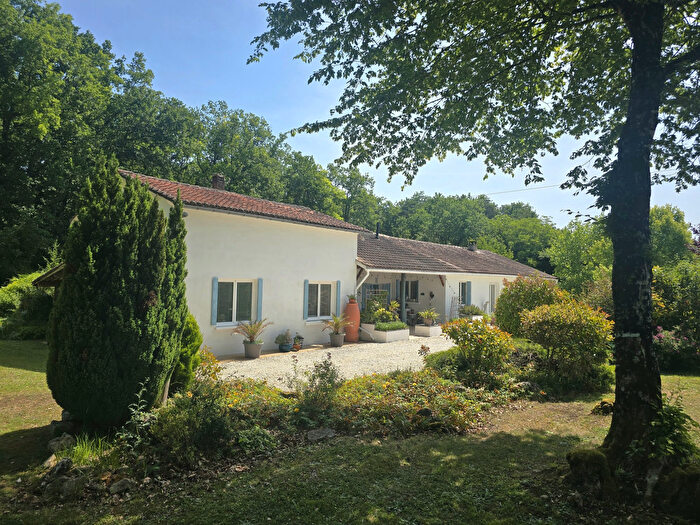 La Rochebeaucourt-et-Argentine : Maison 10 pièces à vendre