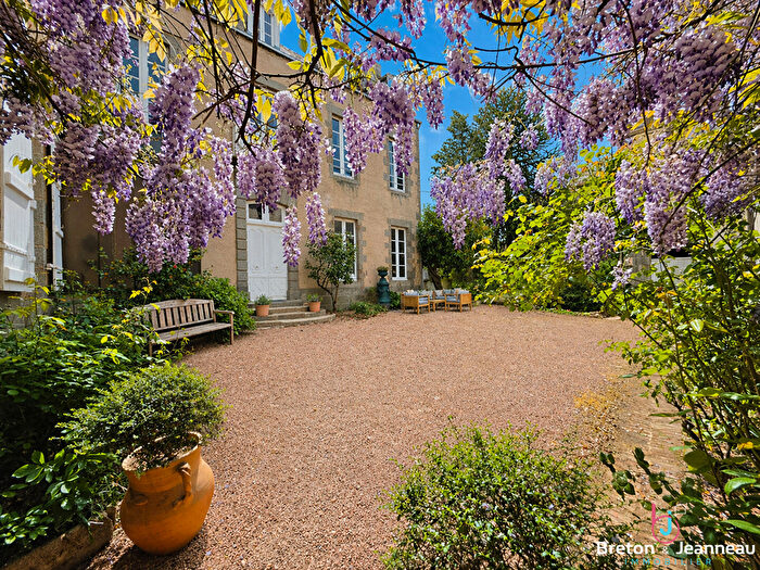 Maison 10 pièces à Mayenne, Nord Ouest, à vendre