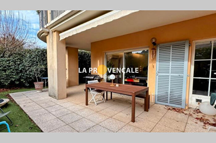 Appartement à vendre - Châteauneuf-le-Rouge - 4 pièces - 3 chambres