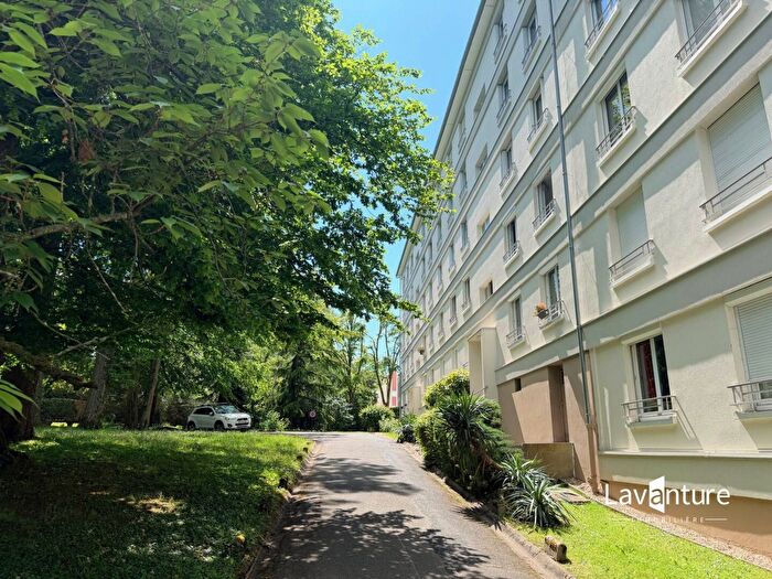Seignelay, Châtenay-Malabry : Appartement 4 pièces à louer