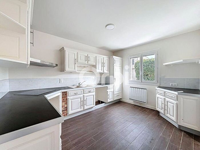 Maison à louer - Caserne, Brive-la-Gaillarde - 6 pièces - 5 chambres