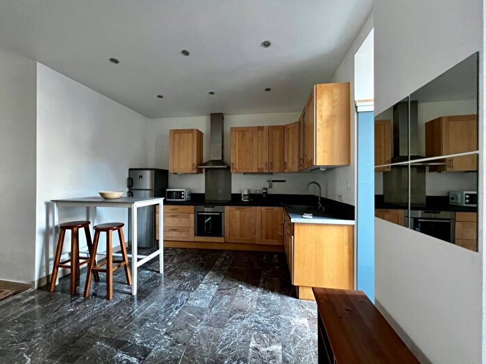 Appartement à louer - Centre-ville, Victor Hugo, Grenoble - 3 pièces - 2 chambres