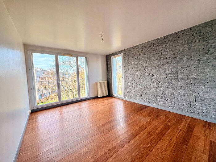 Appartement à louer - Epi dOr, Saint-Cyr-lécole - 3 pièces - 2 chambres