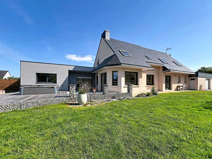Maison 7 pièces à louer à Mairie-Kerzourat-Kerven, Landivisiau