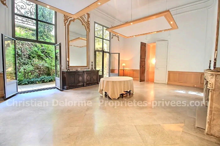 Appartement à vendre - Uzès - 5 pièces - 3 chambres