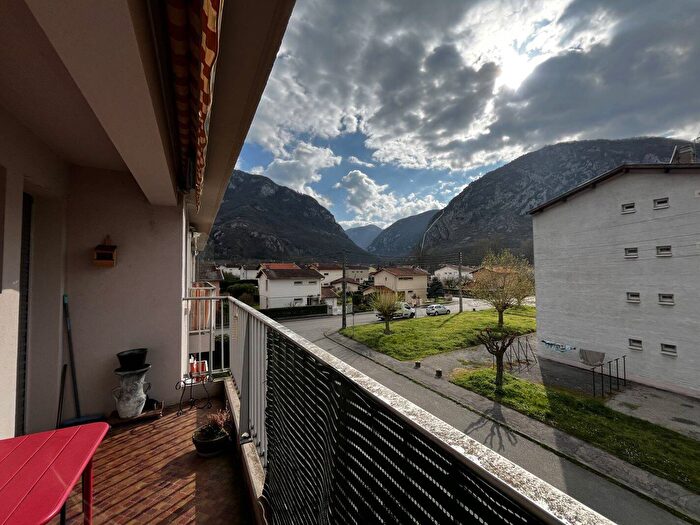 Appartement à louer - Tarascon-sur-Ariège - 3 pièces - 2 chambres