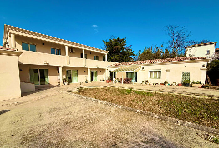 Maison à vendre - Marseille e , Les Caillols - 8 pièces - 7 chambres