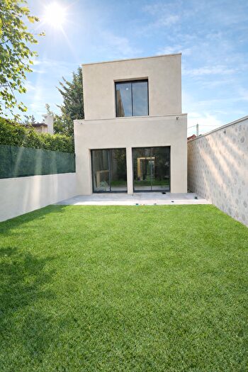 Maison à vendre - Bagnolet, Centre-ville - 5 pièces - 3 chambres