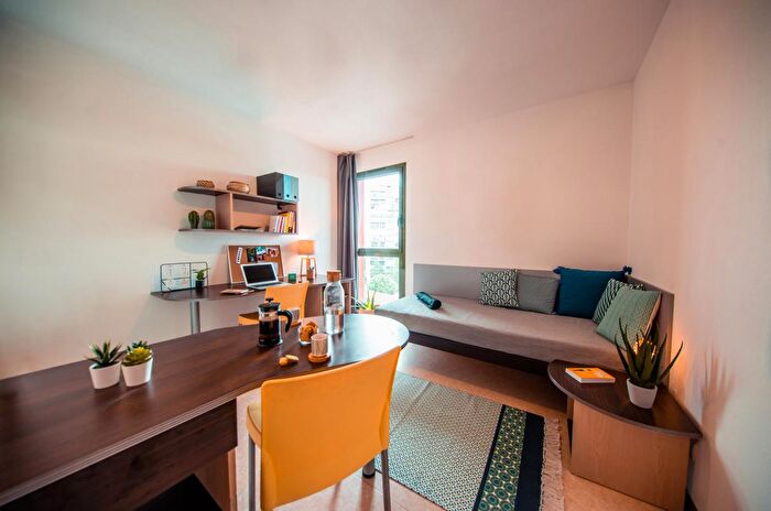 Appartement 1 pièce à Roanne, Centre-ville, Varenne, à louer